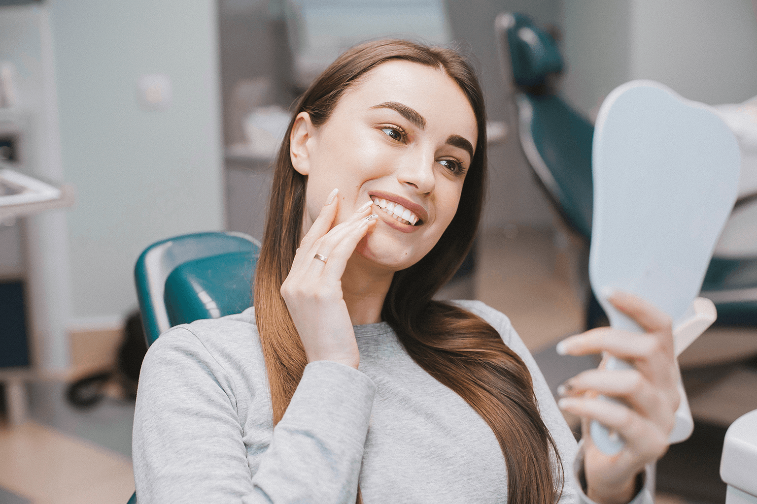 Achieving a Brighter Smile: A Comprehensive Guide to Teeth Whitening